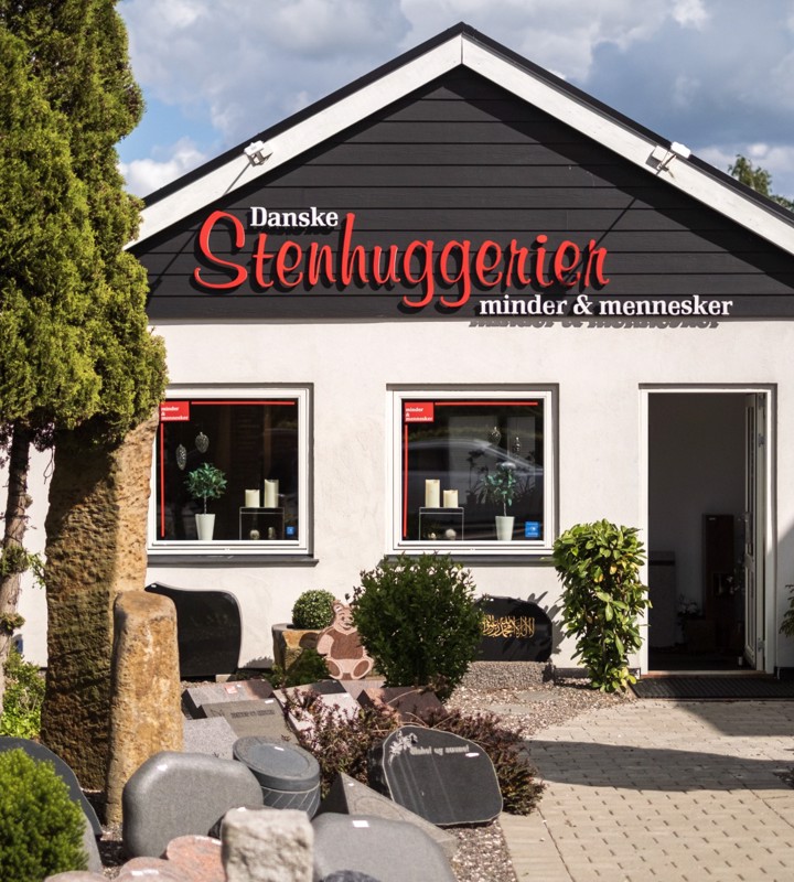 Stenhugger Tåstrup | Unikke gravsten tilpasset jeres minde